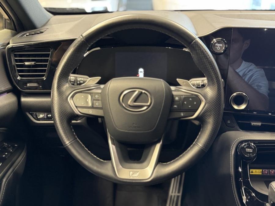 White Lexus NX 2023 in Riga, with an engine capacity of 2.50 L and mileage of 96 thousand km for 44990 €, photo 15 on AUTOMOTO.COM.LV