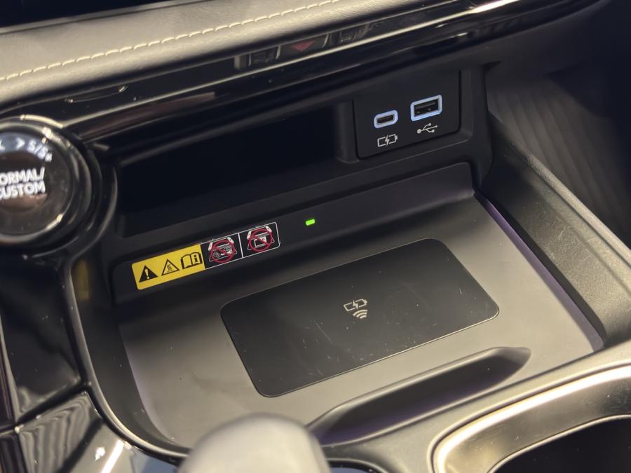 White Lexus NX 2023 in Riga, with an engine capacity of 2.50 L and mileage of 96 thousand km for 44990 €, photo 21 on AUTOMOTO.COM.LV