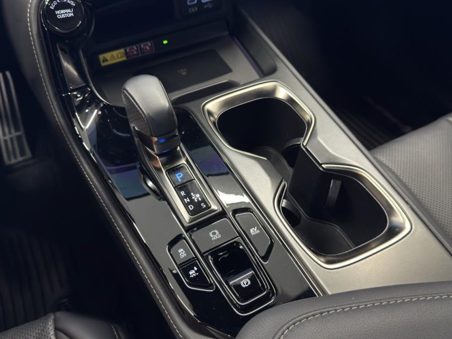 White Lexus NX 2023 in Riga, with an engine capacity of 2.50 L and mileage of 96 thousand km for 44990 €, photo 22 on AUTOMOTO.COM.LV