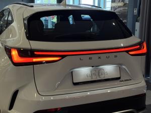 White Lexus NX 2023 in Riga, with an engine capacity of 2.50 L and mileage of 96 thousand km for 44990 €, photo 25 on AUTOMOTO.COM.LV
