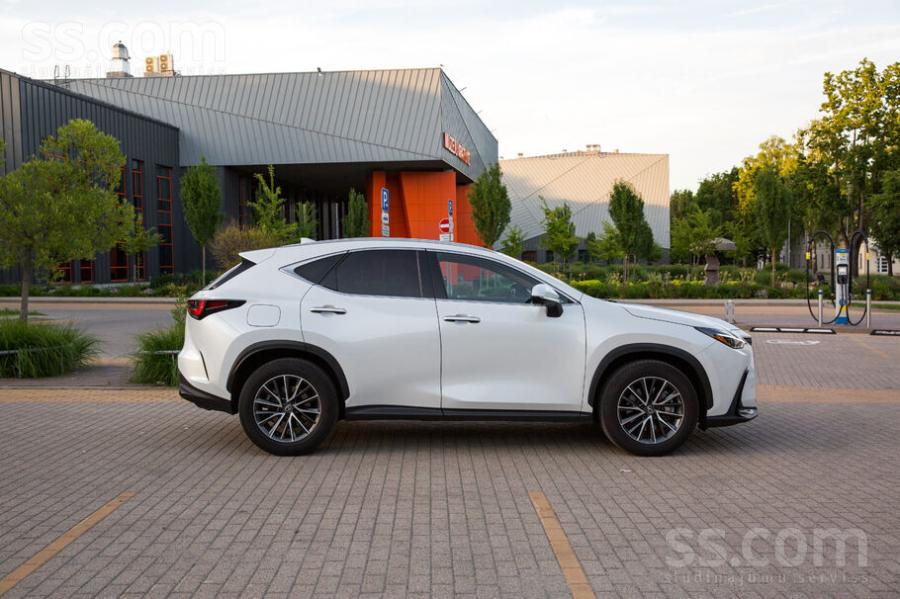 Balts Lexus NX 2024 Rīga, ar dzinēja tilpumu 2.50 L un nobraukumu 34 tūkst. km par 59700 €, foto 5 vietnē AUTOMOTO.COM.LV