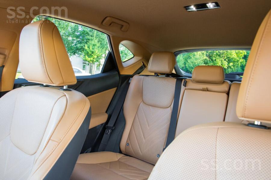 Balts Lexus NX 2024 Rīga, ar dzinēja tilpumu 2.50 L un nobraukumu 34 tūkst. km par 59700 €, foto 13 vietnē AUTOMOTO.COM.LV