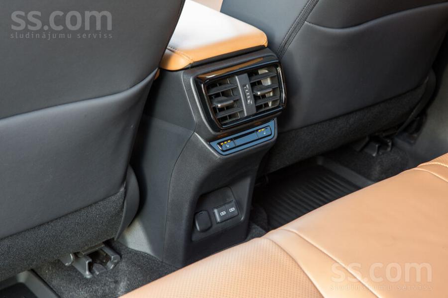 Balts Lexus NX 2024 Rīga, ar dzinēja tilpumu 2.50 L un nobraukumu 34 tūkst. km par 59700 €, foto 15 vietnē AUTOMOTO.COM.LV