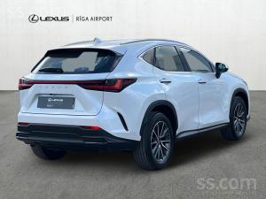 White Lexus NX 2025 in Riga, with an engine capacity of 2.50 L and mileage of 26 thousand km for 49900 €, photo 3 on AUTOMOTO.COM.LV