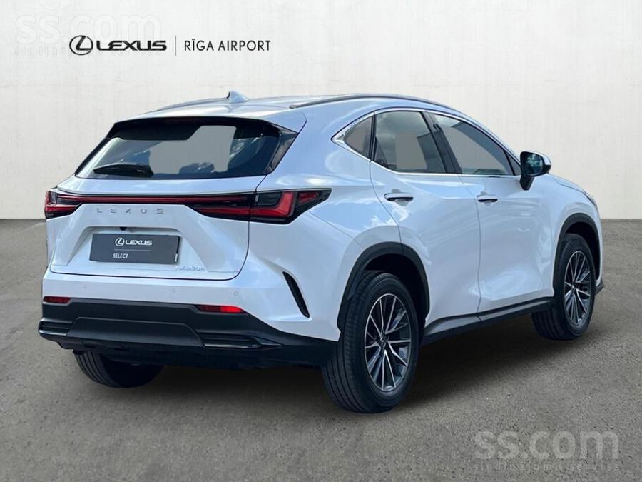 White Lexus NX 2025 in Riga, with an engine capacity of 2.50 L and mileage of 26 thousand km for 49900 €, photo 3 on AUTOMOTO.COM.LV