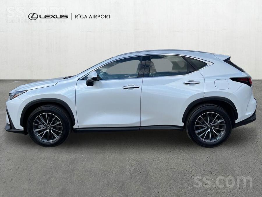 White Lexus NX 2025 in Riga, with an engine capacity of 2.50 L and mileage of 26 thousand km for 49900 €, photo 4 on AUTOMOTO.COM.LV