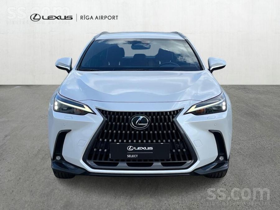 White Lexus NX 2025 in Riga, with an engine capacity of 2.50 L and mileage of 26 thousand km for 49900 €, photo 6 on AUTOMOTO.COM.LV