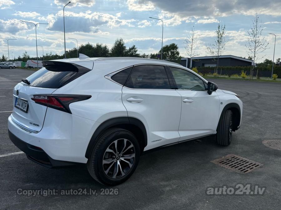 White Lexus NX 2016 in Tallinn, with an engine capacity of 2.50 L and mileage of 141 thousand km for 22500 €, photo 3 on AUTOMOTO.COM.LV