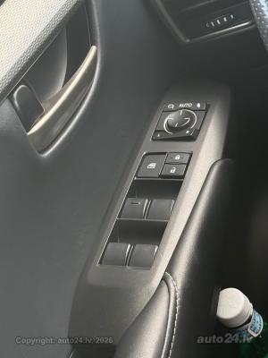 White Lexus NX 2016 in Tallinn, with an engine capacity of 2.50 L and mileage of 141 thousand km for 22500 €, photo 8 on AUTOMOTO.COM.LV