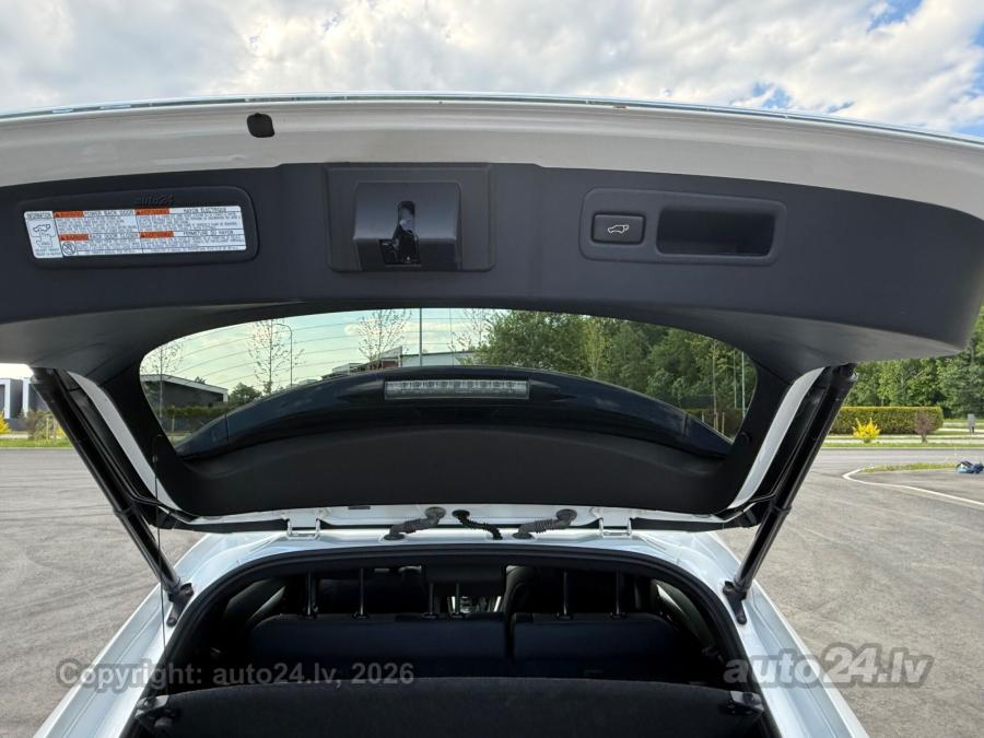 White Lexus NX 2016 in Tallinn, with an engine capacity of 2.50 L and mileage of 141 thousand km for 22500 €, photo 10 on AUTOMOTO.COM.LV