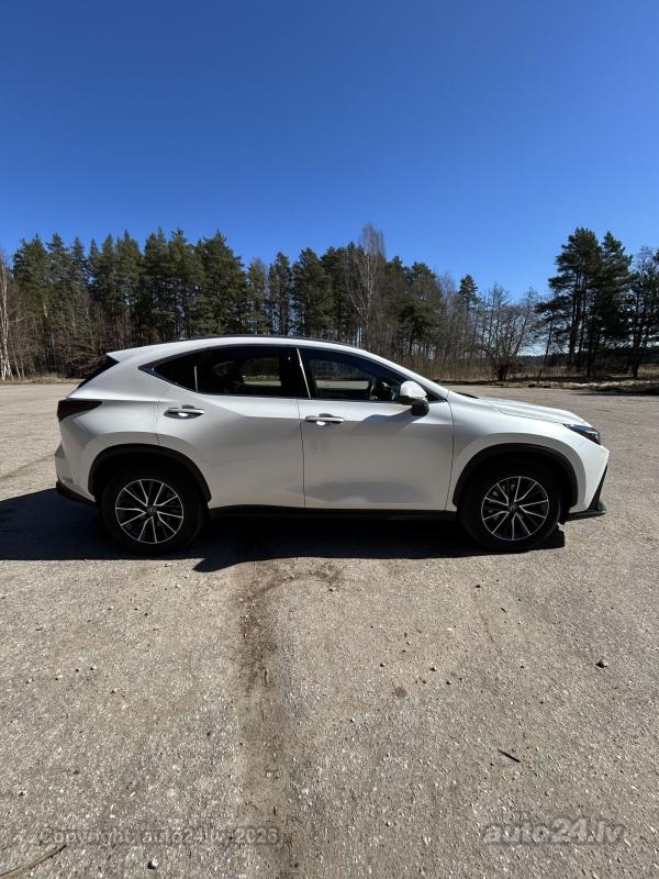 Balts Lexus NX 2022 Jūrmala, ar dzinēja tilpumu 2.50 L un nobraukumu 43 tūkst. km par 41500 €, foto 3 vietnē AUTOMOTO.COM.LV
