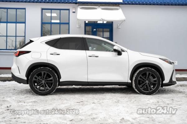White Lexus NX 2025 in Tallinn, with an engine capacity of 0.00 L and mileage of 6 thousand km for 59800 €, photo 11 on AUTOMOTO.COM.LV