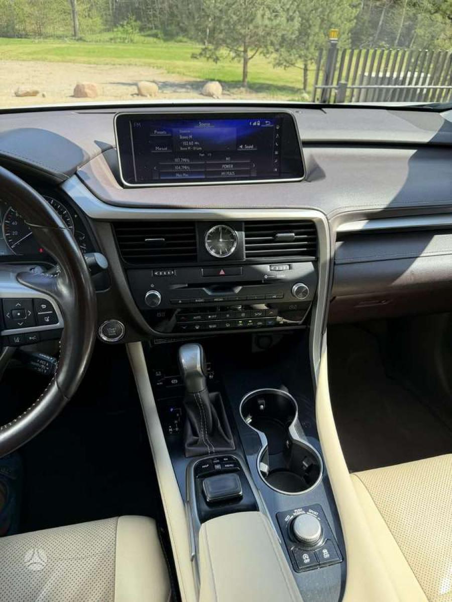 Balts Lexus RX 200t 2017 Viļņa, ar dzinēja tilpumu 2.00 L un nobraukumu 146 tūkst. km par 25000 €, foto 7 vietnē AUTOMOTO.COM.LV