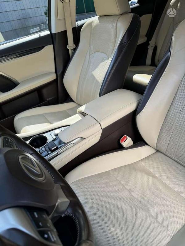 Balts Lexus RX 200t 2017 Viļņa, ar dzinēja tilpumu 2.00 L un nobraukumu 146 tūkst. km par 25000 €, foto 9 vietnē AUTOMOTO.COM.LV