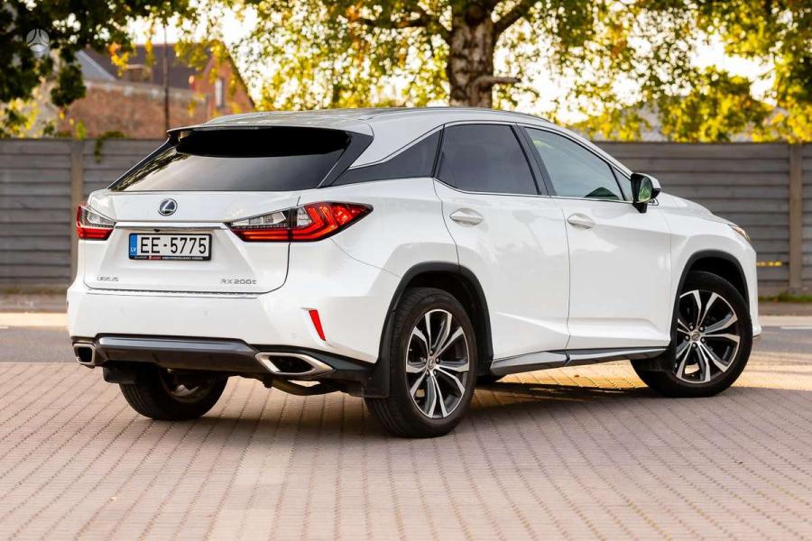 White Lexus RX 200t 2017 in Jelgava, with an engine capacity of 2.00 L and mileage of 183 thousand km for 23090 €, photo 7 on AUTOMOTO.COM.LV