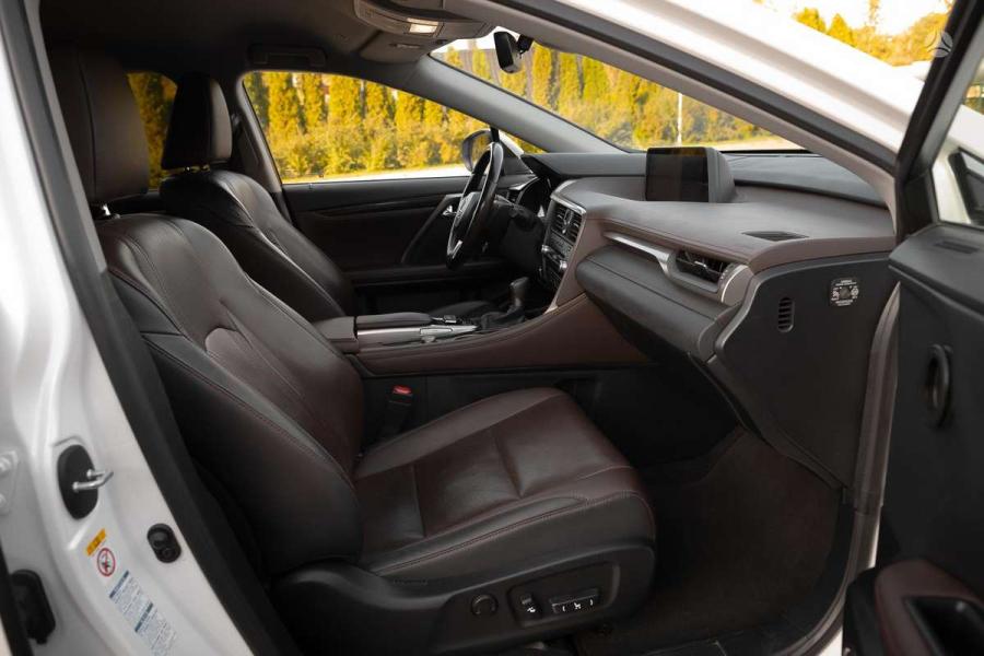 White Lexus RX 200t 2017 in Jelgava, with an engine capacity of 2.00 L and mileage of 183 thousand km for 23090 €, photo 8 on AUTOMOTO.COM.LV
