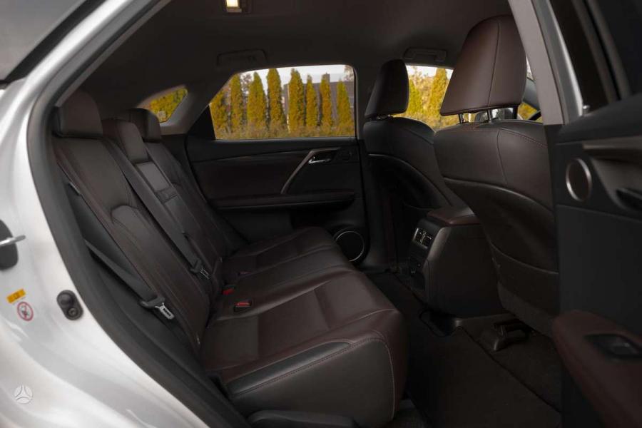 White Lexus RX 200t 2017 in Jelgava, with an engine capacity of 2.00 L and mileage of 183 thousand km for 23090 €, photo 10 on AUTOMOTO.COM.LV
