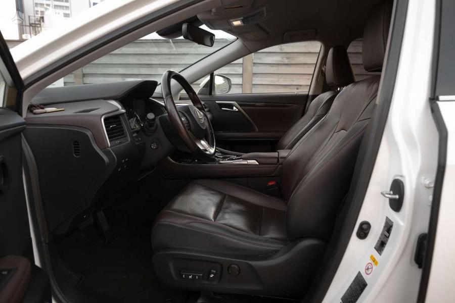 White Lexus RX 200t 2017 in Jelgava, with an engine capacity of 2.00 L and mileage of 183 thousand km for 23090 €, photo 15 on AUTOMOTO.COM.LV
