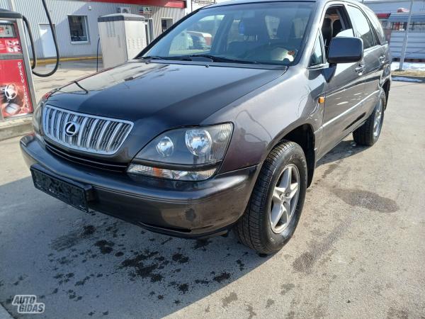 Black Lexus RX 300 2001 in Panevezys, with an engine capacity of 3.00 L and mileage of 301 thousand km for 2300 €, photo 3 on AUTOMOTO.COM.LV