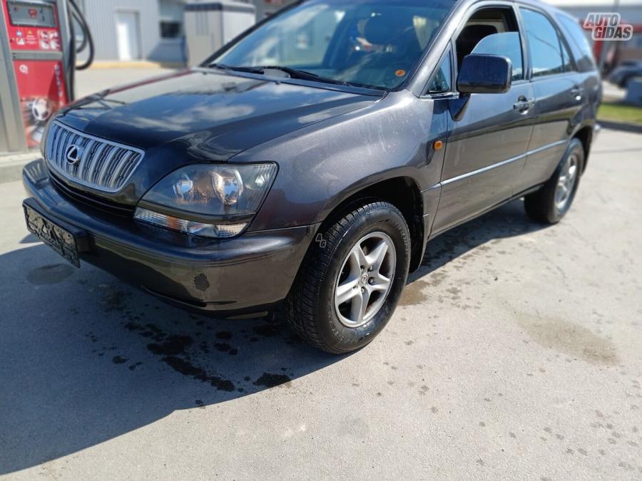 Melns Lexus RX 300 2001 Panevēža, ar dzinēja tilpumu 3.00 L un nobraukumu 380 tūkst. km par 2100 €, foto 1 vietnē AUTOMOTO.COM.LV