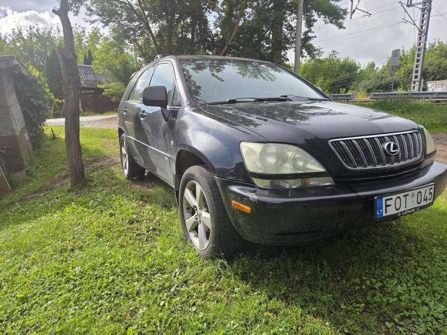 Melns Lexus RX 300 2001 Viļņa, ar dzinēja tilpumu 3.00 L un nobraukumu 220 tūkst. km par 1100 €, foto 4 vietnē AUTOMOTO.COM.LV