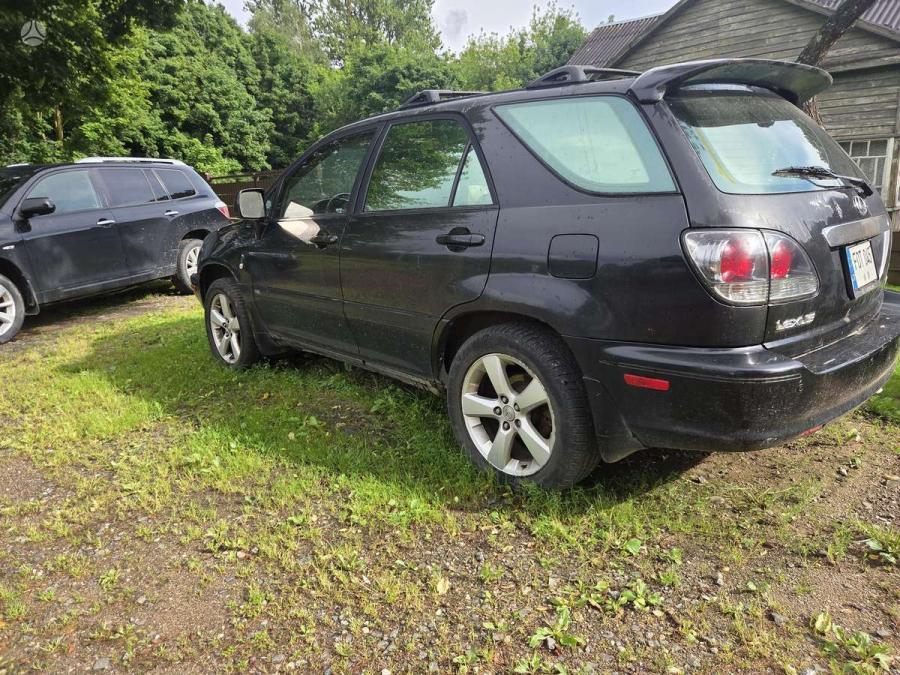 Melns Lexus RX 300 2001 Viļņa, ar dzinēja tilpumu 3.00 L un nobraukumu 220 tūkst. km par 1100 €, foto 7 vietnē AUTOMOTO.COM.LV