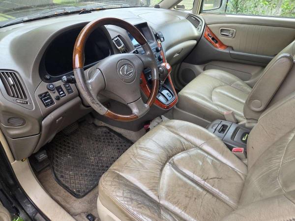 Black Lexus RX 300 2001 in Vilnius, with an engine capacity of 3.00 L and mileage of 220 thousand km for 1100 €, photo 8 on AUTOMOTO.COM.LV