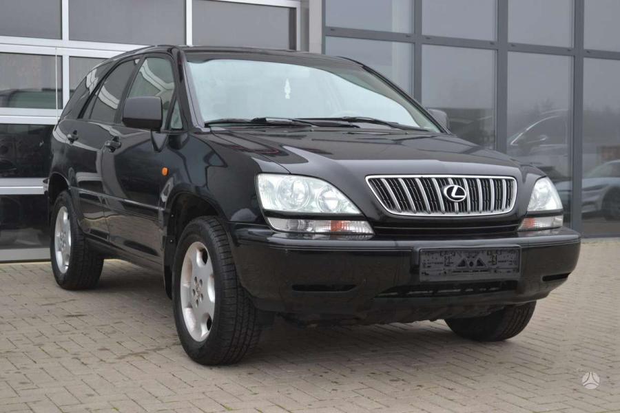 Black Lexus RX 300 2002 in Vilnius, with an engine capacity of 3.00 L and mileage of 216 thousand km for 3800 €, photo 4 on AUTOMOTO.COM.LV