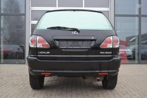 Black Lexus RX 300 2002 in Vilnius, with an engine capacity of 3.00 L and mileage of 216 thousand km for 3800 €, photo 8 on AUTOMOTO.COM.LV