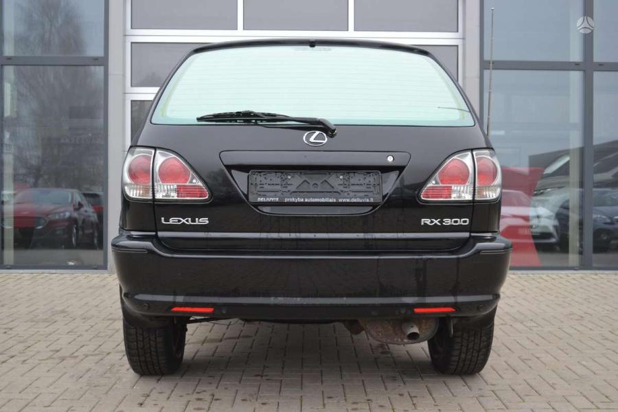 Black Lexus RX 300 2002 in Vilnius, with an engine capacity of 3.00 L and mileage of 216 thousand km for 3800 €, photo 8 on AUTOMOTO.COM.LV