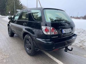 Black Lexus RX 300 2002 in Klaipeda, with an engine capacity of 3.00 L and mileage of 273 thousand km for 3950 €, photo 3 on AUTOMOTO.COM.LV
