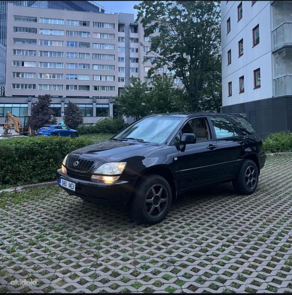 Melns Lexus RX 300 2003 Rapla, ar dzinēja tilpumu 3.00 L un nobraukumu 238 tūkst. km par 4000 €, foto 4 vietnē AUTOMOTO.COM.LV