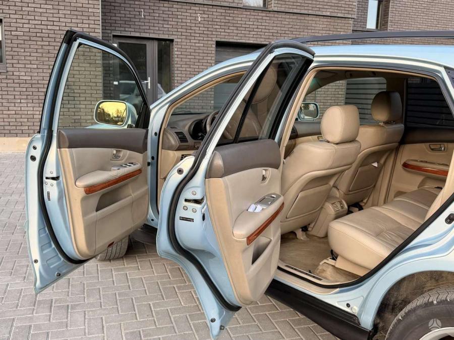 Blue Lexus RX 300 2005 in Vilnius, with an engine capacity of 3.00 L and mileage of 302 thousand km for 5000 €, photo 19 on AUTOMOTO.COM.LV