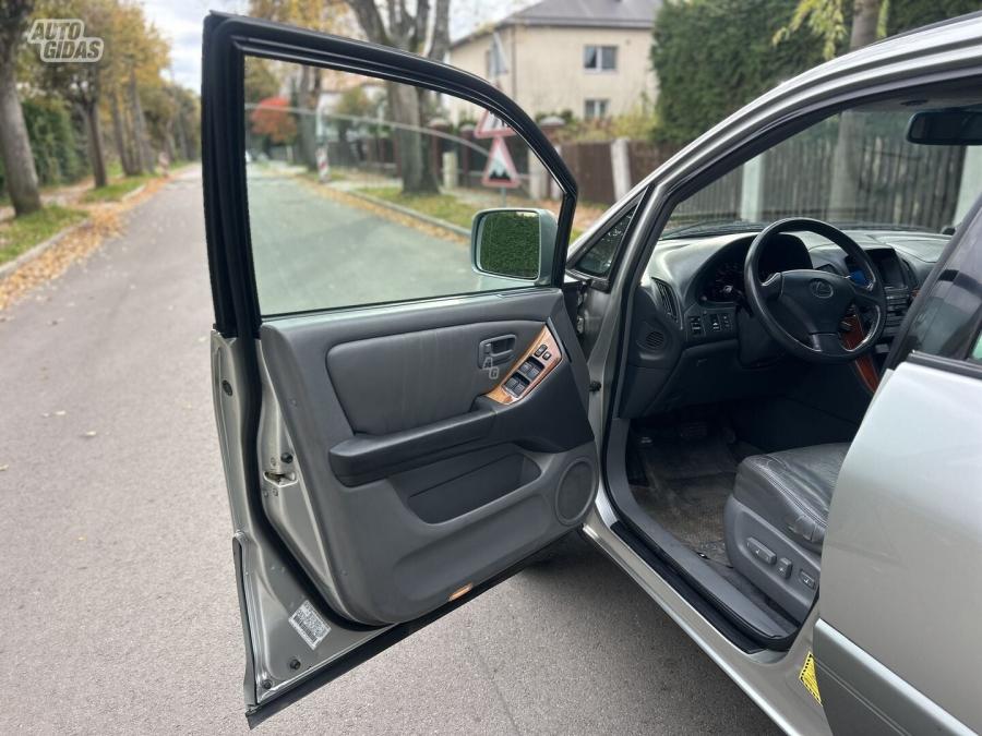 Lexus RX 300 1999 in Vilnius, with an engine capacity of 3.00 L and mileage of 221 thousand km for 3900 €, photo 8 on AUTOMOTO.COM.LV