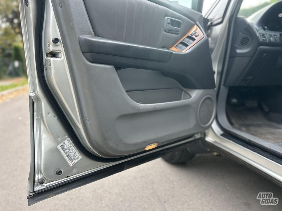 Lexus RX 300 1999 in Vilnius, with an engine capacity of 3.00 L and mileage of 221 thousand km for 3900 €, photo 9 on AUTOMOTO.COM.LV