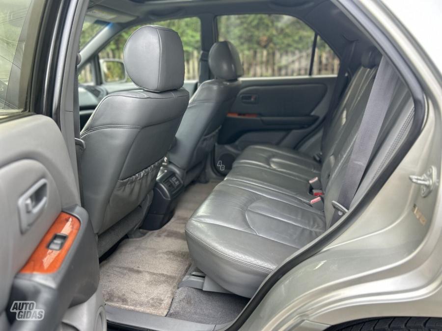 Lexus RX 300 1999 in Vilnius, with an engine capacity of 3.00 L and mileage of 221 thousand km for 3900 €, photo 16 on AUTOMOTO.COM.LV