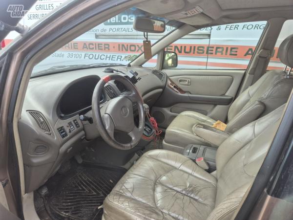 Lexus RX 300 2001 in Kaunas, with an engine capacity of 3.00 L and mileage of 265 thousand km for 1000 €, photo 8 on AUTOMOTO.COM.LV