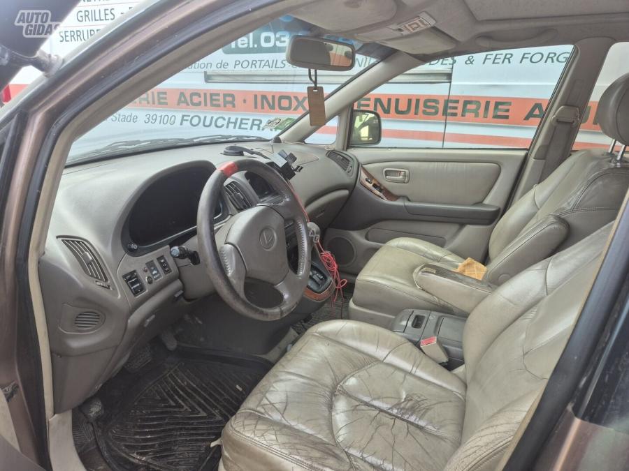 Lexus RX 300 2001 in Kaunas, with an engine capacity of 3.00 L and mileage of 265 thousand km for 1000 €, photo 9 on AUTOMOTO.COM.LV