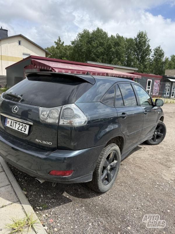 Green Lexus RX 300 2004 in Vilnius, with an engine capacity of 3.00 L and mileage of 302 thousand km for 2850 €, photo 3 on AUTOMOTO.COM.LV