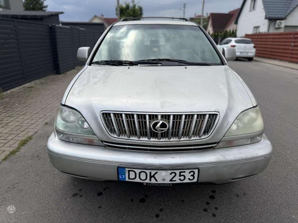 Grey Lexus RX 300 2002 in Kaunas, with an engine capacity of 3.00 L and mileage of 327 thousand km for 2350 €, photo 4 on AUTOMOTO.COM.LV
