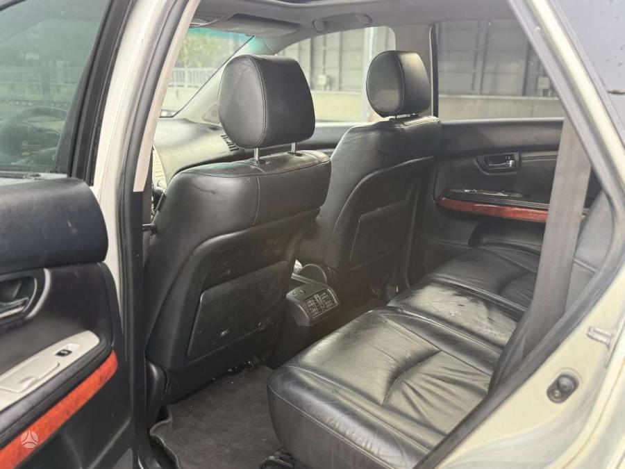 Pelēks Lexus RX 300 2003 Viļņa, ar dzinēja tilpumu 3.00 L un nobraukumu 289 tūkst. km par 3500 €, foto 7 vietnē AUTOMOTO.COM.LV