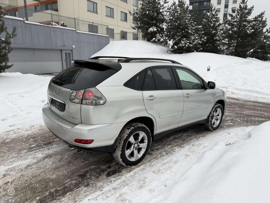 Pelēks Lexus RX 300 2004 Viļņa, ar dzinēja tilpumu 3.00 L un nobraukumu 279 tūkst. km par 3500 €, foto 3 vietnē AUTOMOTO.COM.LV