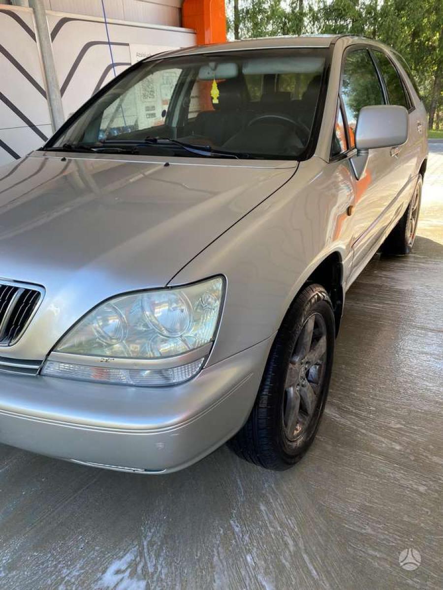 Grey Lexus RX 300 2004 in Vilnius, with an engine capacity of 3.00 L and mileage of 330 thousand km for 1200 €, photo 1 on AUTOMOTO.COM.LV