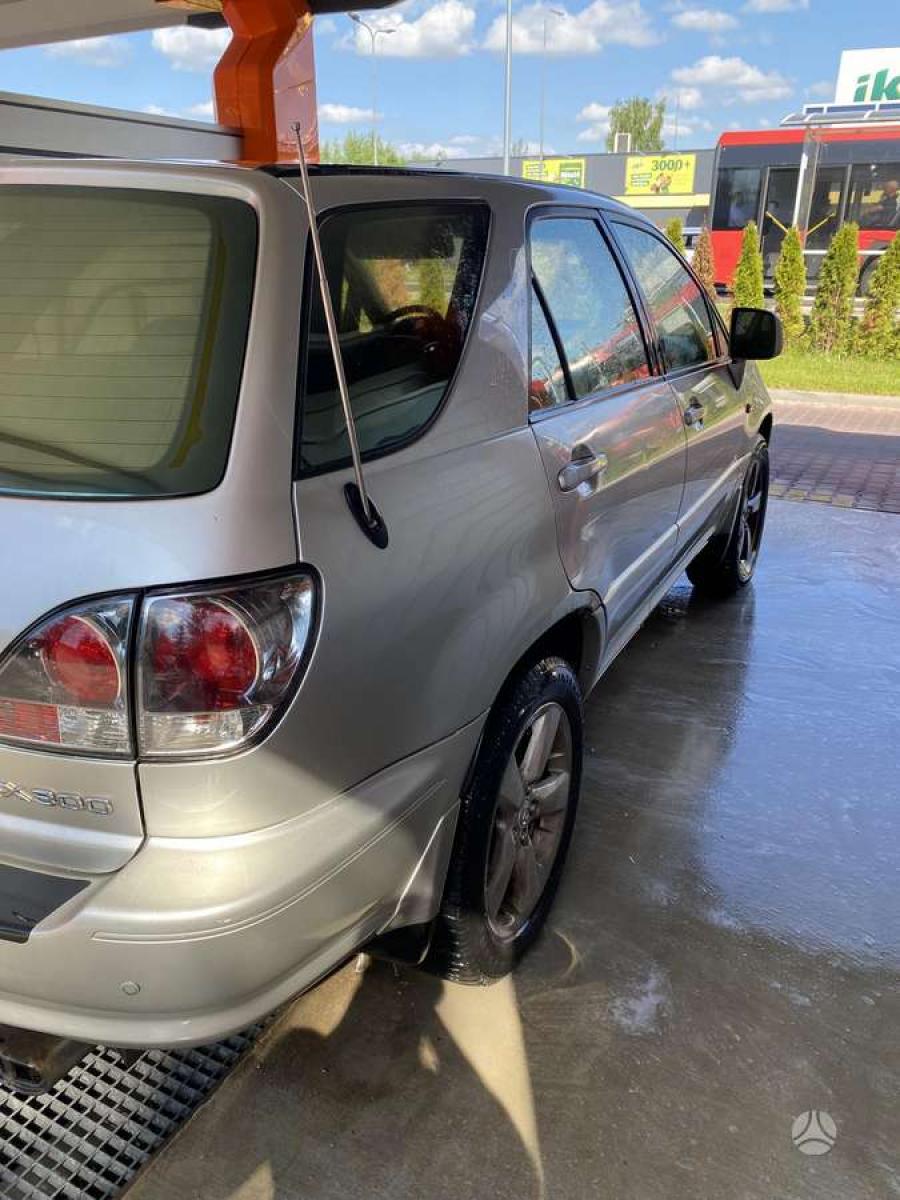 Grey Lexus RX 300 2004 in Vilnius, with an engine capacity of 3.00 L and mileage of 330 thousand km for 1200 €, photo 8 on AUTOMOTO.COM.LV