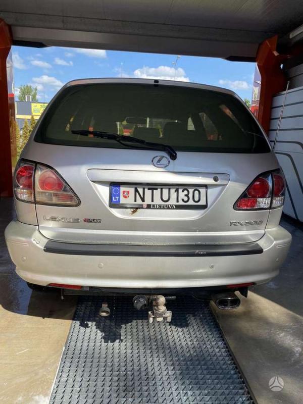 Grey Lexus RX 300 2004 in Vilnius, with an engine capacity of 3.00 L and mileage of 330 thousand km for 1200 €, photo 8 on AUTOMOTO.COM.LV