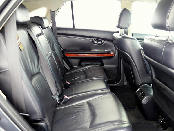 Grey Lexus RX 300 2004 in Tallinn, with an engine capacity of 3.00 L and mileage of 266 thousand km for 2799 €, photo 8 on AUTOMOTO.COM.LV