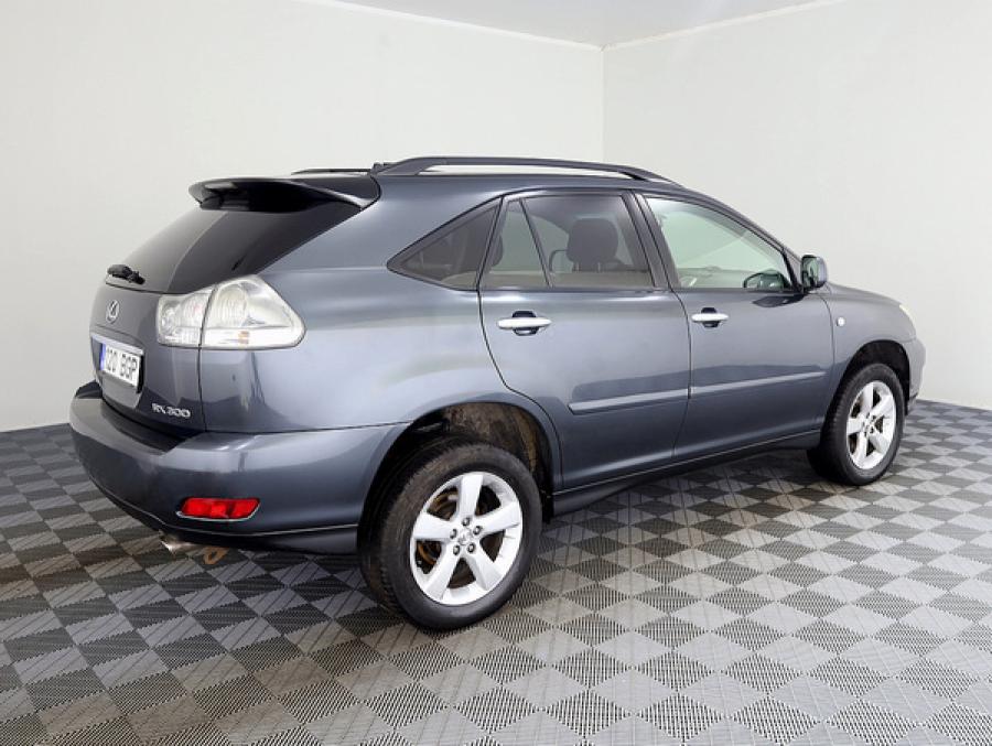 Grey Lexus RX 300 2004 in Tallinn, with an engine capacity of 3.00 L and mileage of 266 thousand km for 2799 €, photo 4 on AUTOMOTO.COM.LV