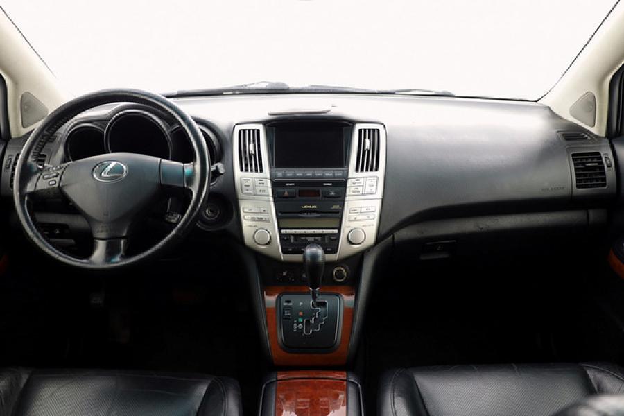 Grey Lexus RX 300 2004 in Tallinn, with an engine capacity of 3.00 L and mileage of 266 thousand km for 2799 €, photo 6 on AUTOMOTO.COM.LV