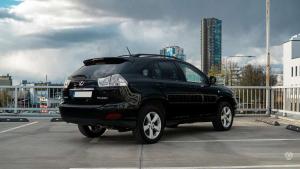 Black Lexus RX 330 2006 in Vilnius, with an engine capacity of 3.31 L and mileage of 267 thousand km for 5200 €, photo 4 on AUTOMOTO.COM.LV