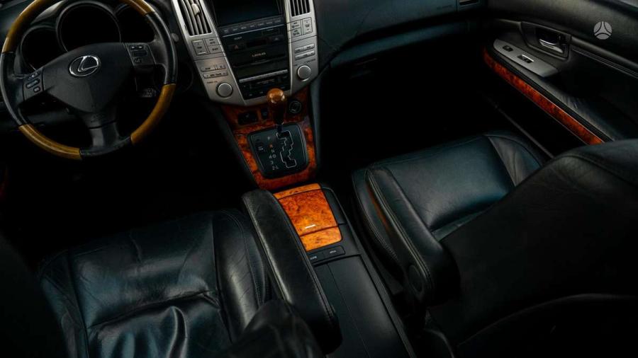 Black Lexus RX 330 2006 in Vilnius, with an engine capacity of 3.31 L and mileage of 267 thousand km for 5200 €, photo 7 on AUTOMOTO.COM.LV
